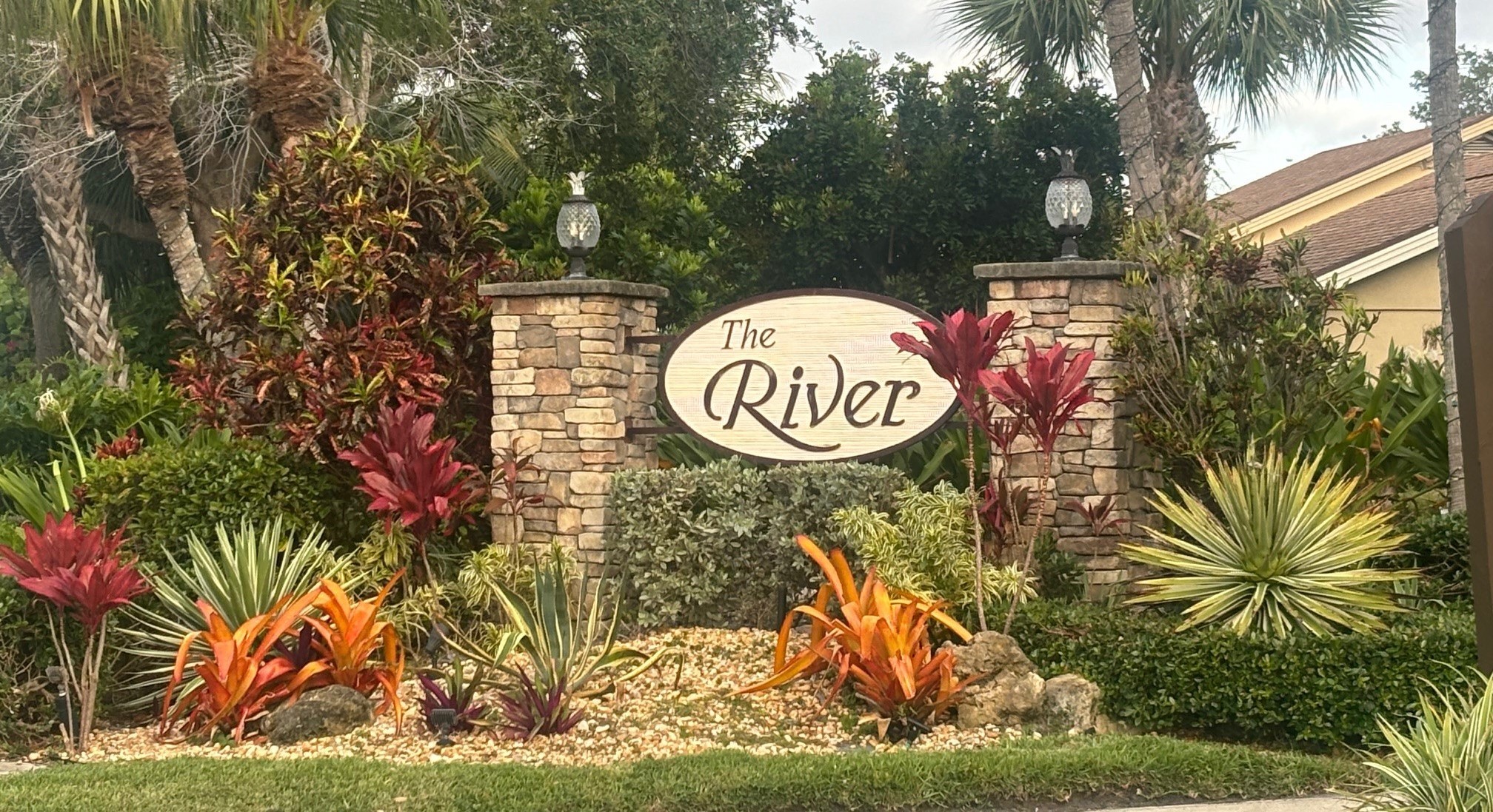 Home [riverhoa.org]